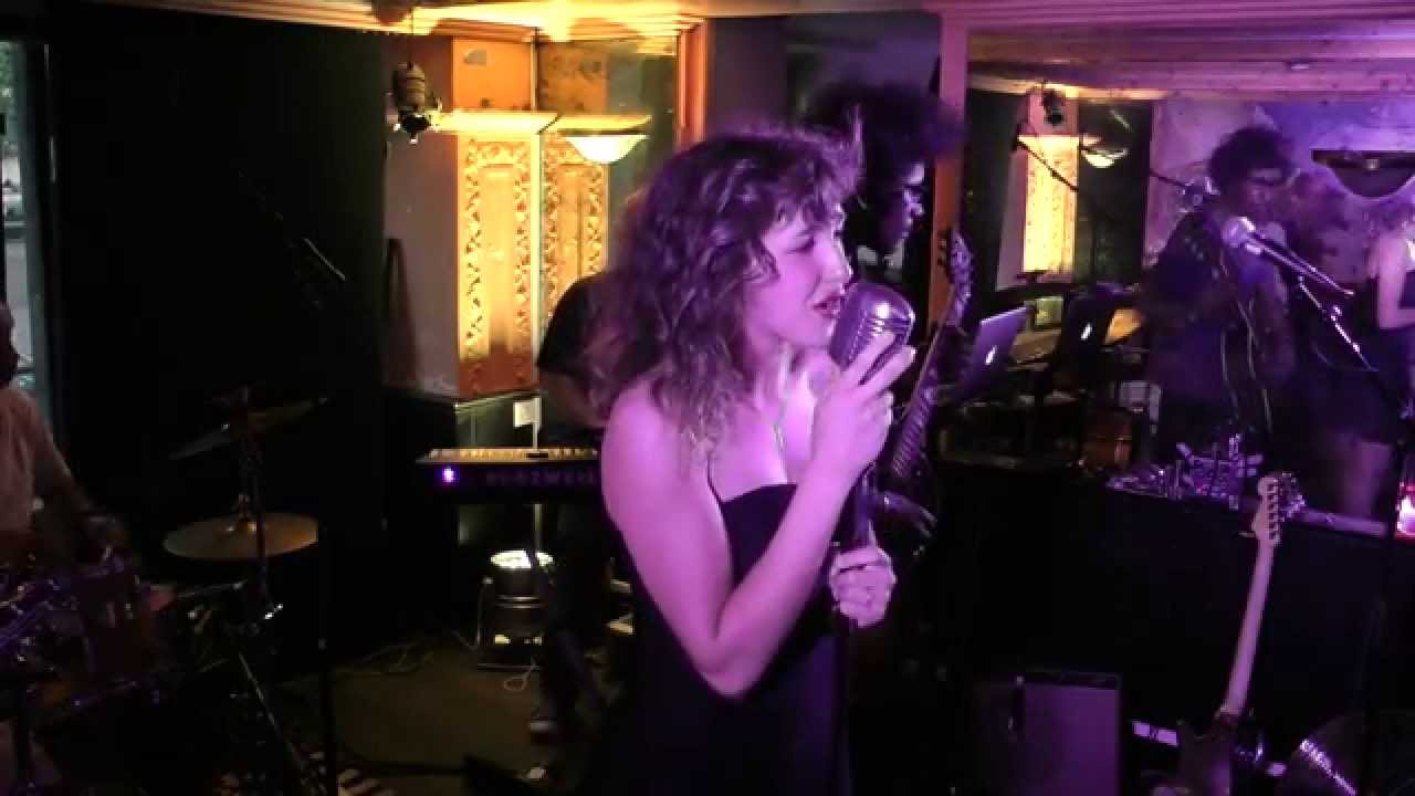 Anya Zibulski à l'Angora - Extrait du concert du 03 juillet 2015 - YouTube