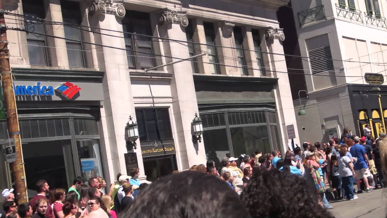 Waiting for The Office parade to start... - YouTube