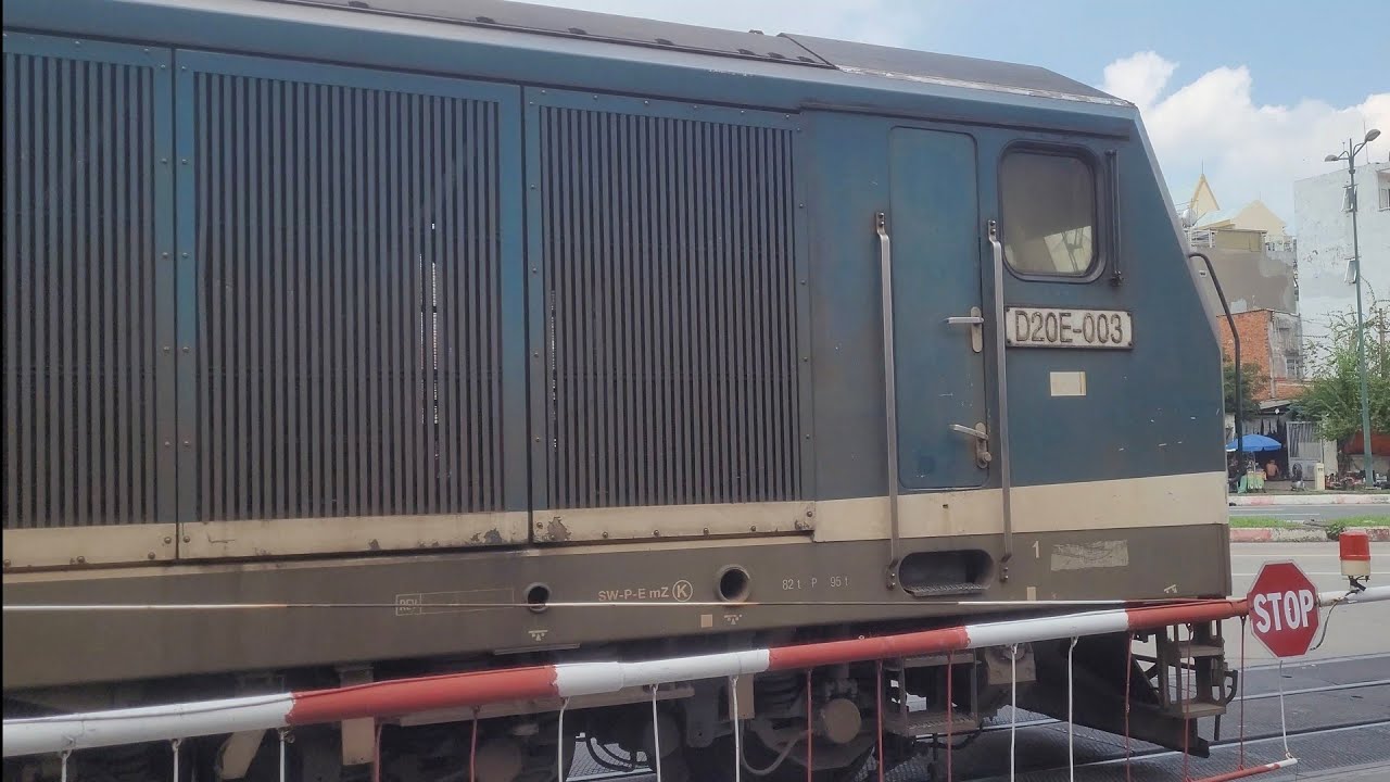 [1462] D20E-003 kéo tàu SE22 kép D20E-006 | 10:46 - 20.10.2023 - YouTube
