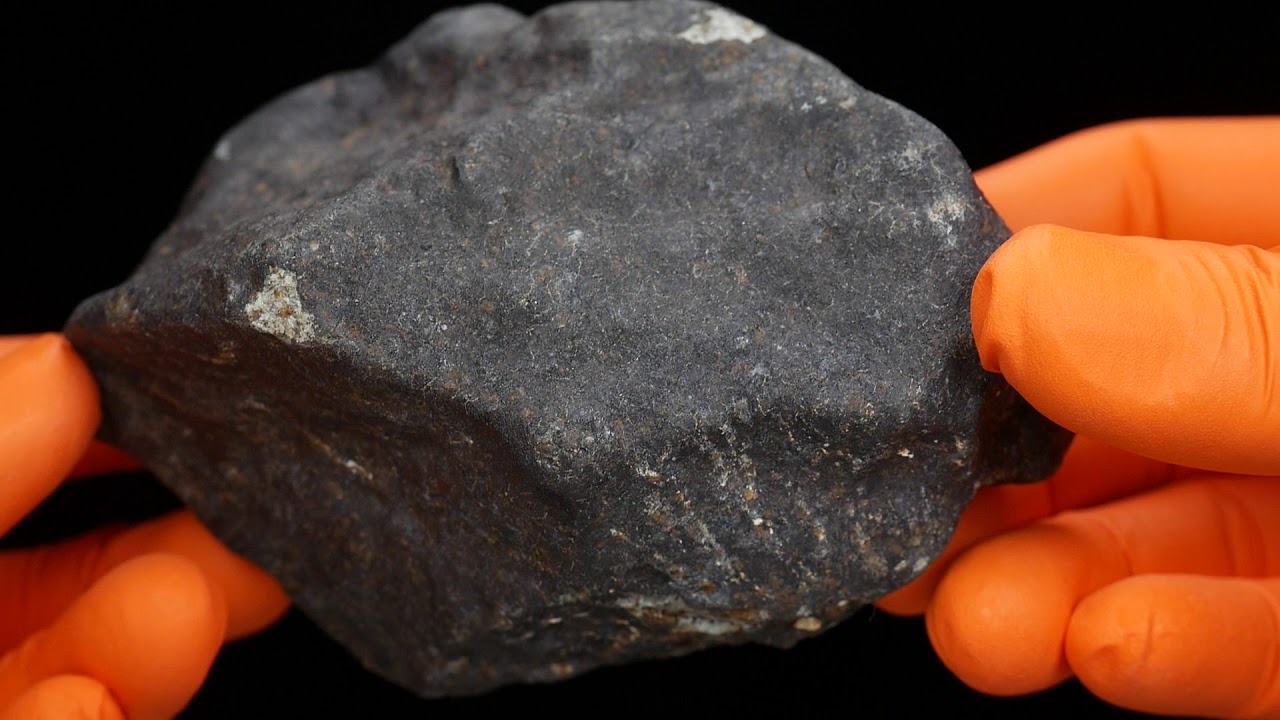 Meteorite GHADAMIS from Libya 683g - YouTube