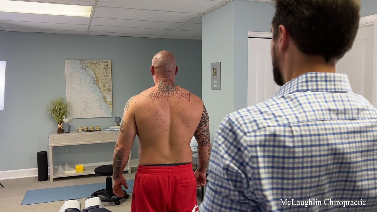 *Chiropractor Balances On STRONG MAN* To *CRACK* His MASSIVE Back 😳 ...