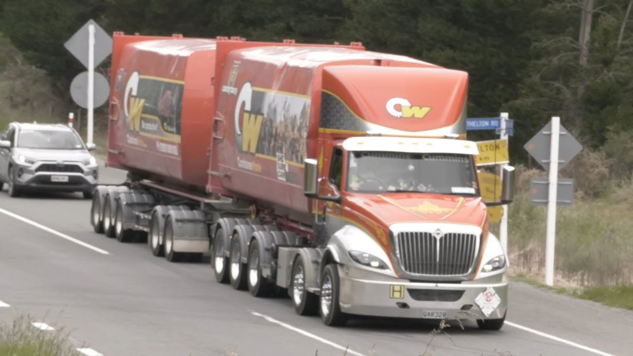 2023 International RH Truck at the Hurunui River Bridge - YouTube