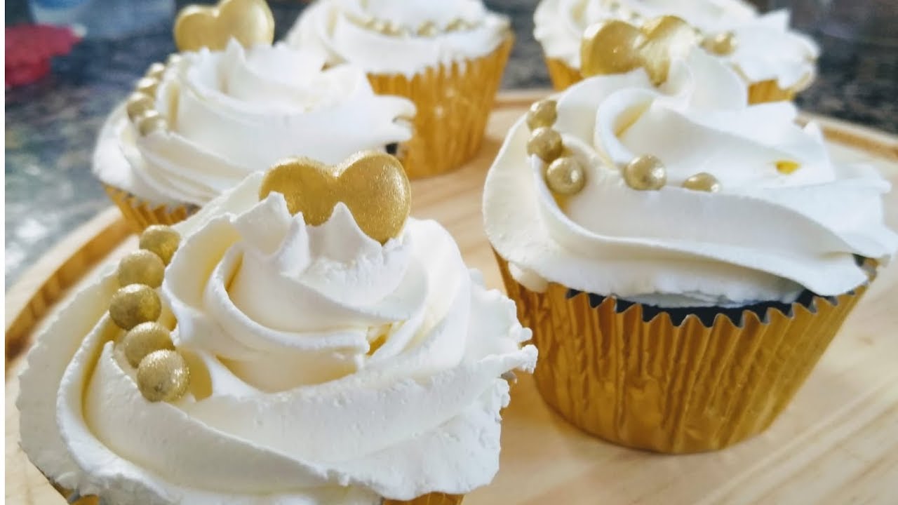 CUPCAKE!RECEITA PARA 10 UNIDADES! Decorando com branco e dourado! - YouTube