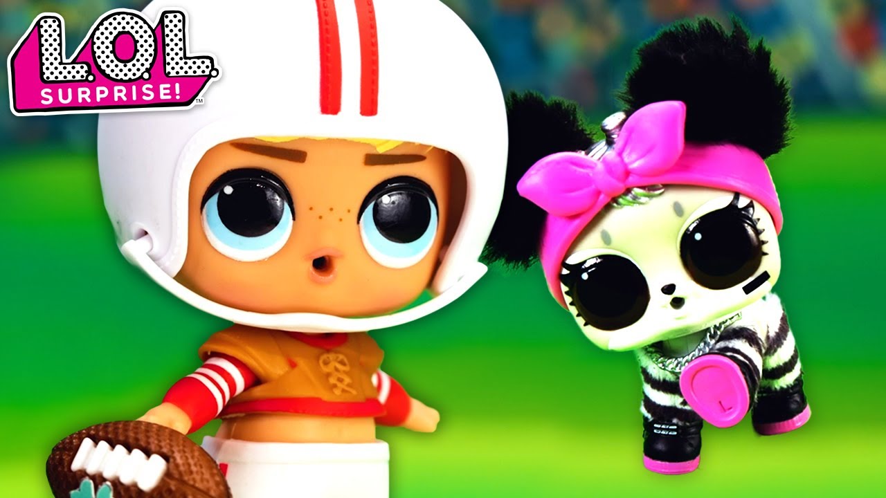 Captain QB's Race To The Surprise Bowl! 🏈 | L.O.L. Surprise! Stop ...