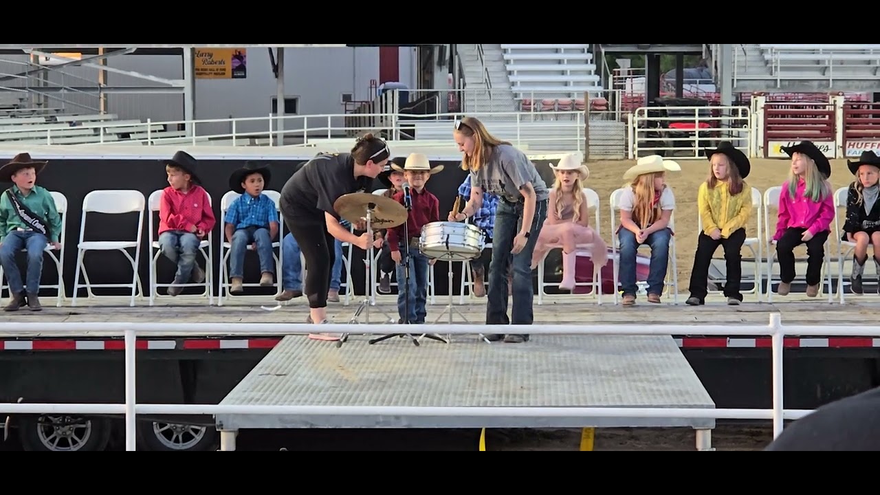 Grayson All Around Cowboy at Tri State Rodeo 2024 - YouTube