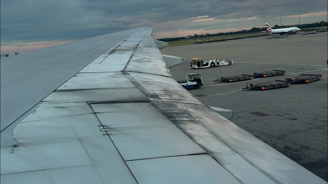 British Airways Boeing 777ER G-RAES lands into Dubai DXB on BA109 from ...