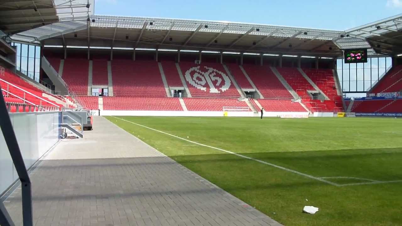 Coface Arena Spielfeld - YouTube