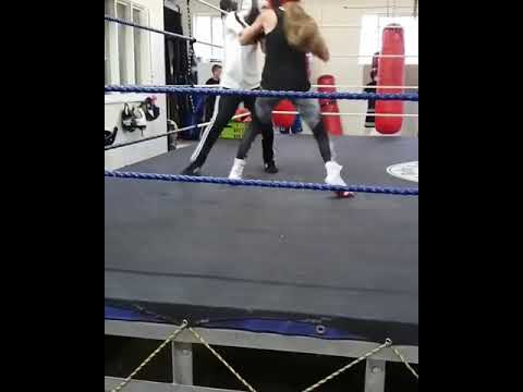 Girl vs Man boxing match Kız vs erkek boks maçı