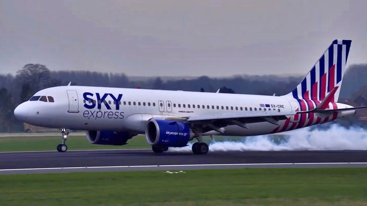 High-Stakes Aviation: Dramatic Landings and Close Calls! - YouTube