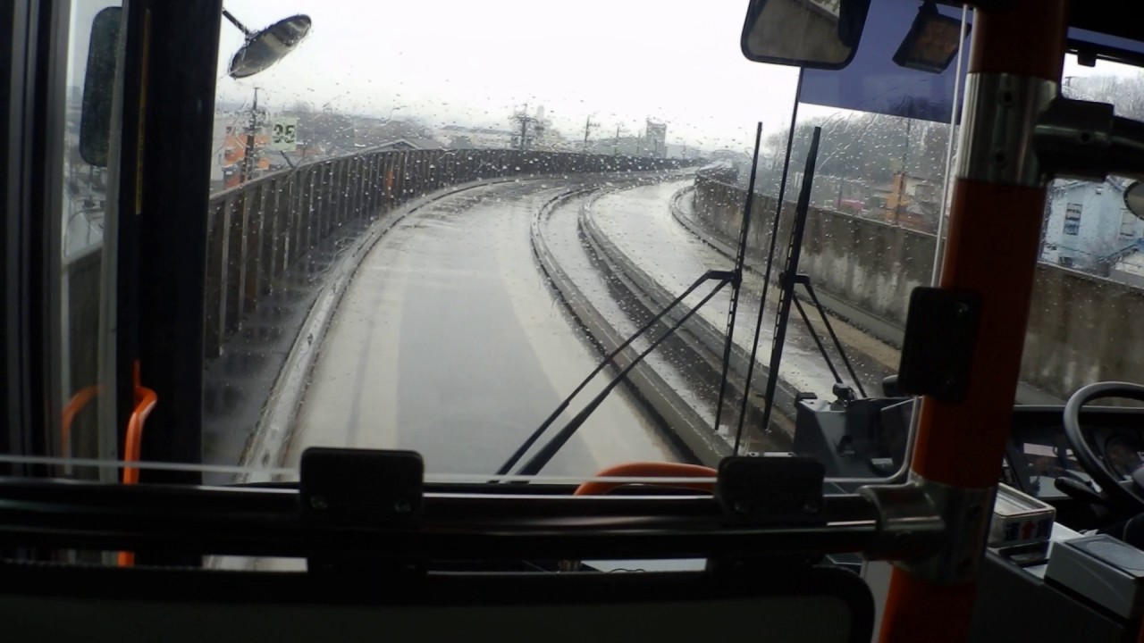 Nagoya Guideway Bus "Yutori-to Line".【ハンドルを持っていない 名古屋ガイドウェイバス「ゆとりーとライン ...
