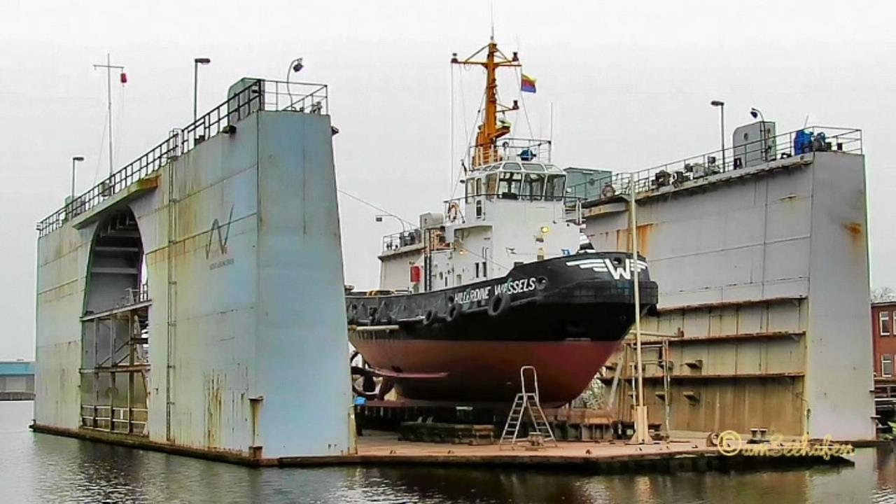 tug Schlepper HILLERDINE WESSELS DCSD MMSI 211230440 Emden floating ...