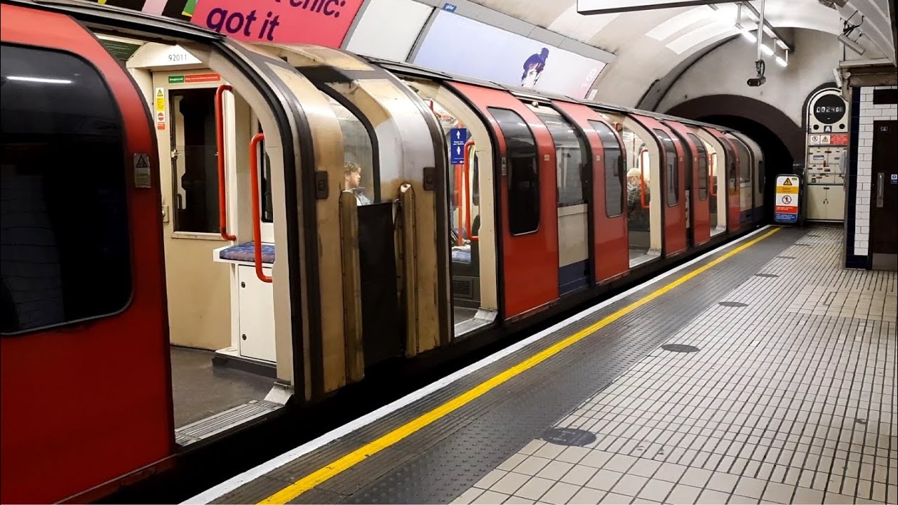 Central Line Train 1992 Stock Departing Bond Street Station - YouTube