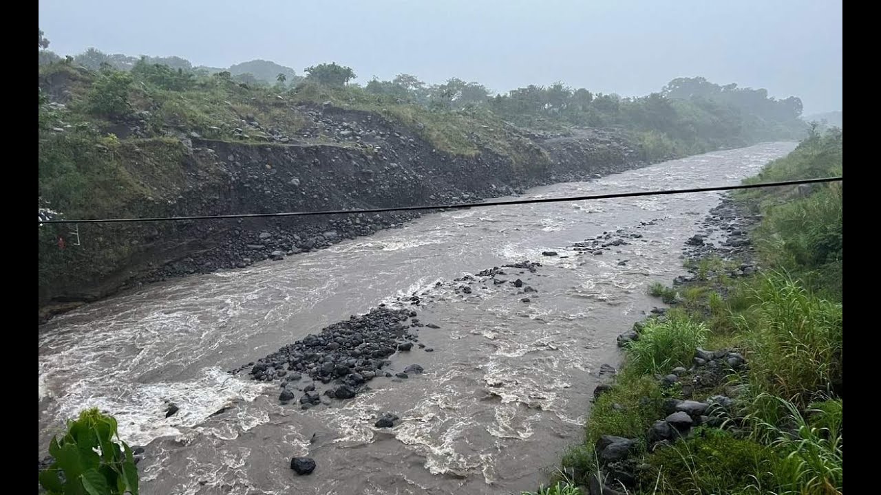 Situación por las lluvias en el río Samalá - YouTube