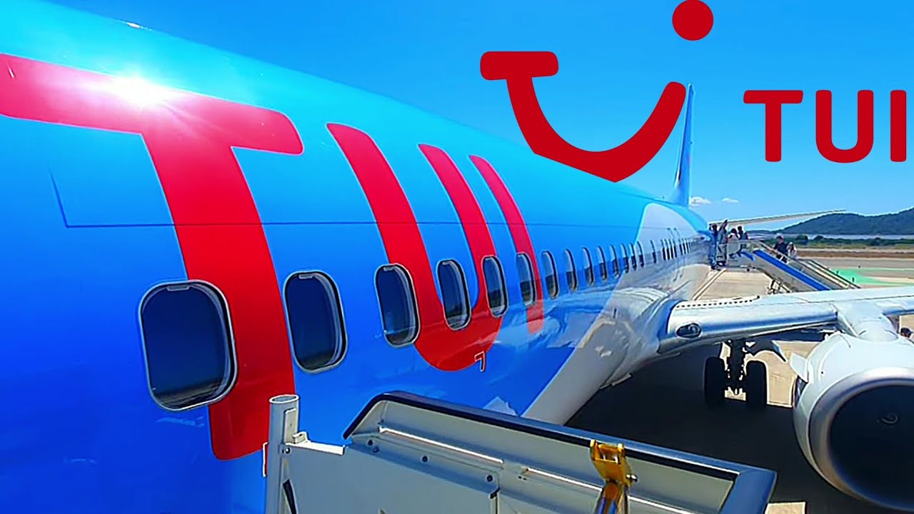 STORMY LANDING!!!! TUI Airways Boeing 737-8K5 Ibiza to London Stansted ...