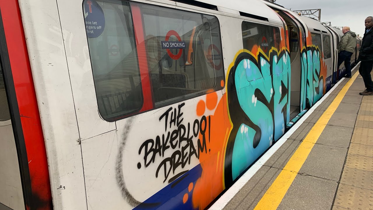 Bakerloo line 1972 stock graffitied 3243 at Stonebridge Pk - YouTube