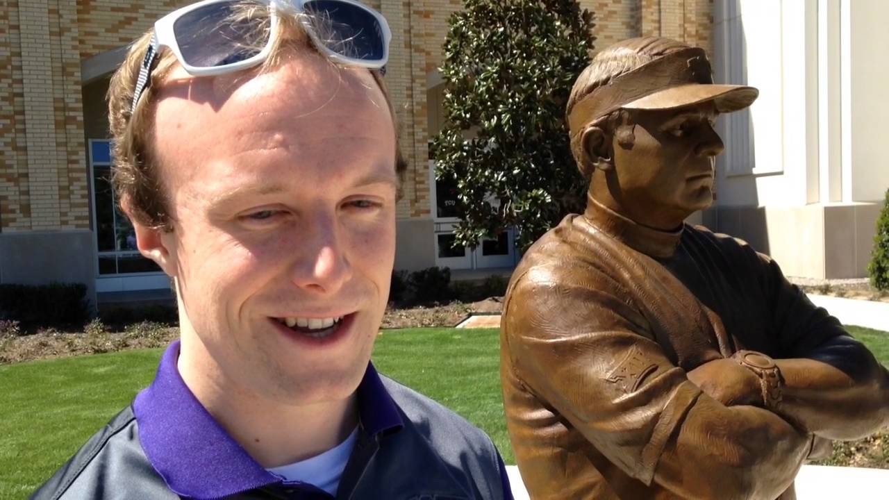 TCU Coach Gary Patterson Statue Is The New Selfie Spot On Campus - YouTube