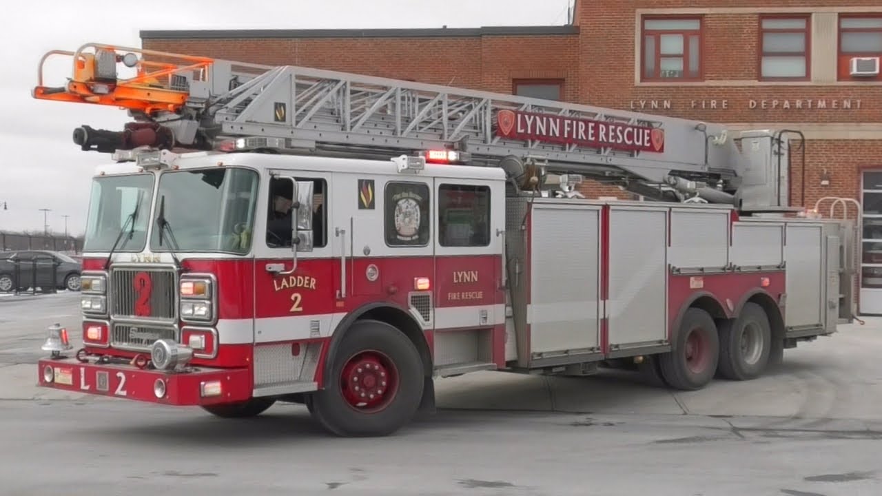 Lynn, MA Fire Department Ladder 2 Responding - YouTube