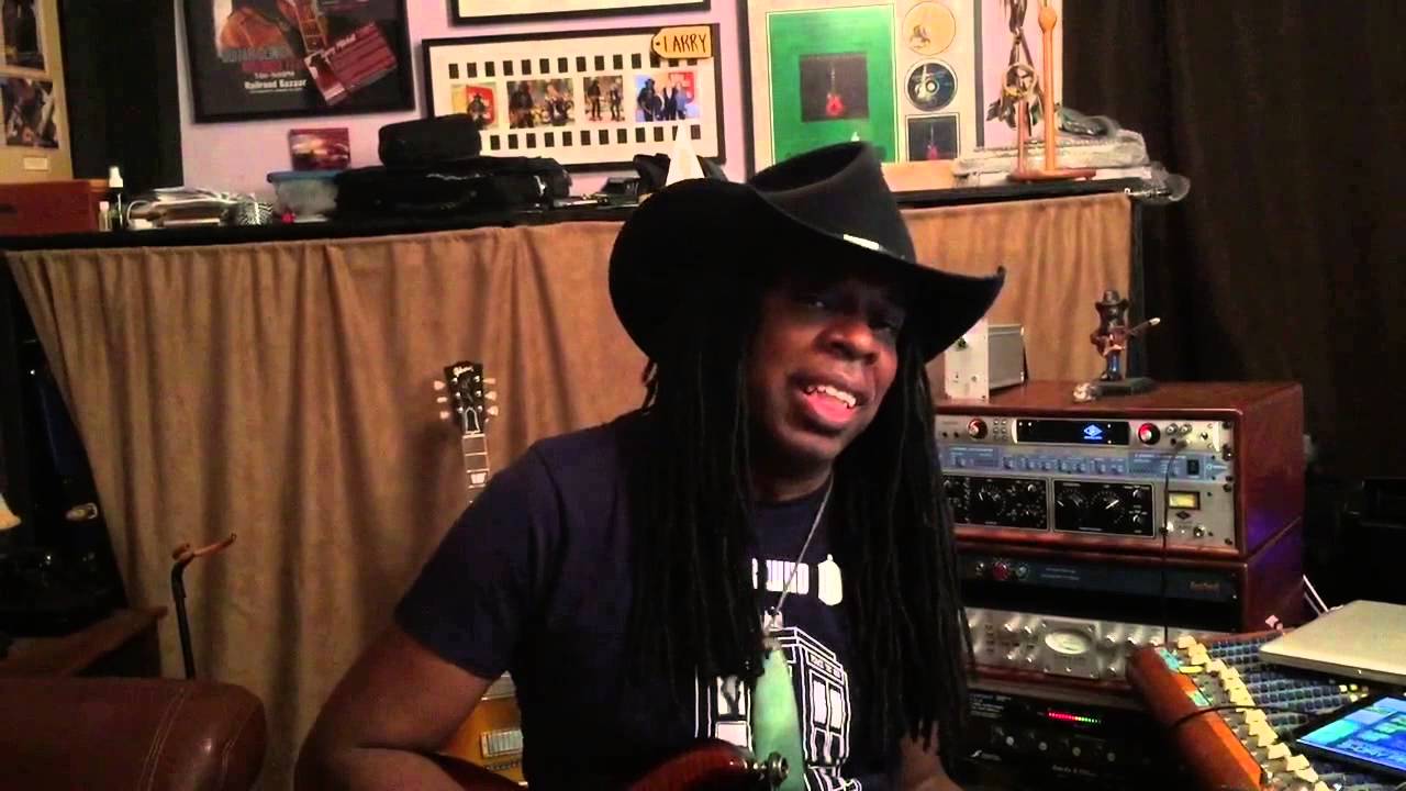 Larry Mitchell guitars under the stars promo. 2015 - YouTube