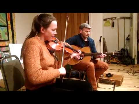 Joanne Garton and Brendan Taaffe 2019 Montpelier Contra - YouTube