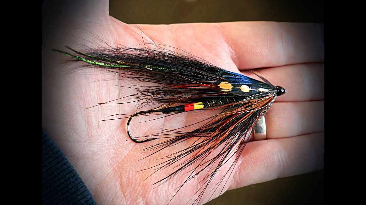 The Undertaker Tube Fly (variation) In the Swim Tank - YouTube