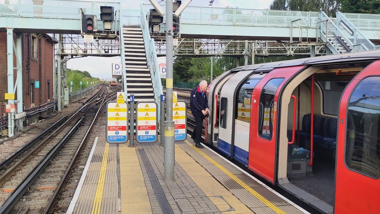 West Ruislip Station, Central Line, London underground trains - YouTube