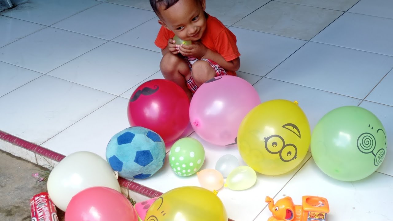 wow..pecah balon berisi aneka permen - YouTube