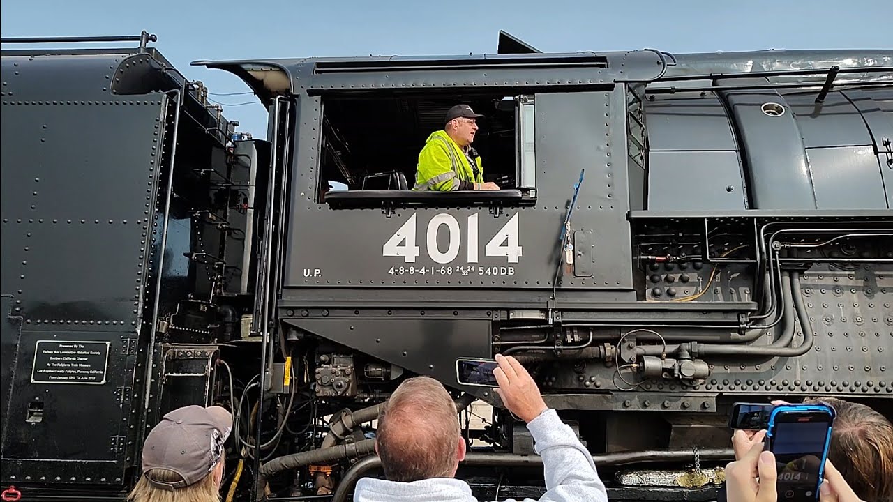 Union Pacific Big Boy 4014 whistle demonstration at Rochelle, Illinois ...
