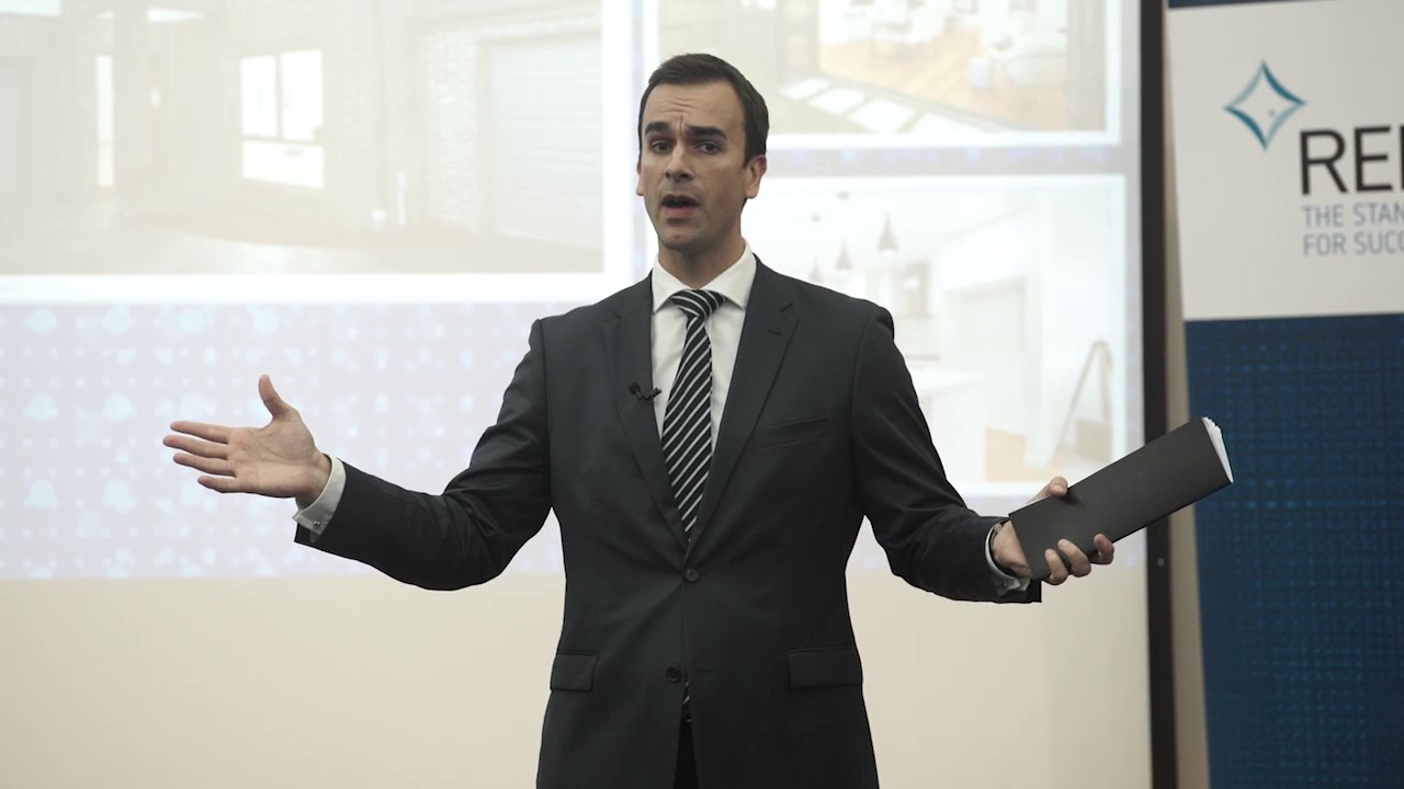 REIV Novice Auctioneers Final Steven Rode Kay & Burton - YouTube