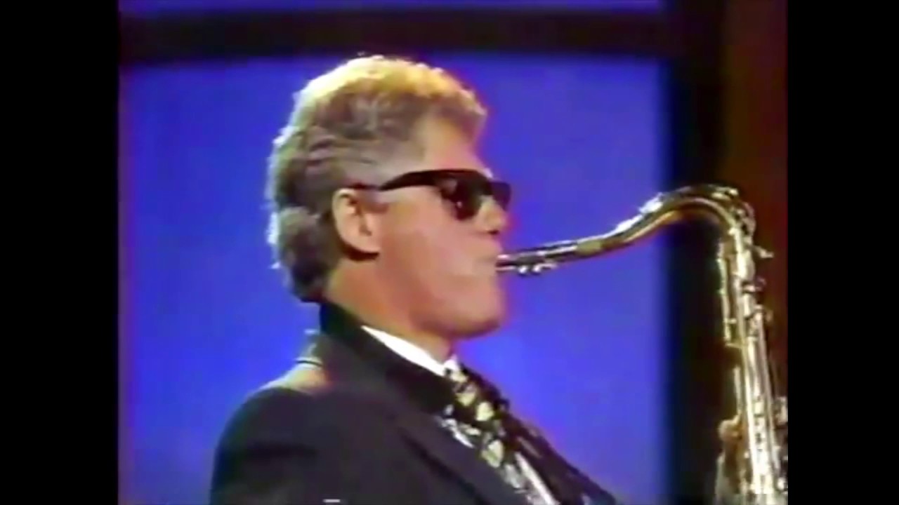 Bill Clinton plays K-391 - Everybody on the saxophone. - YouTube
