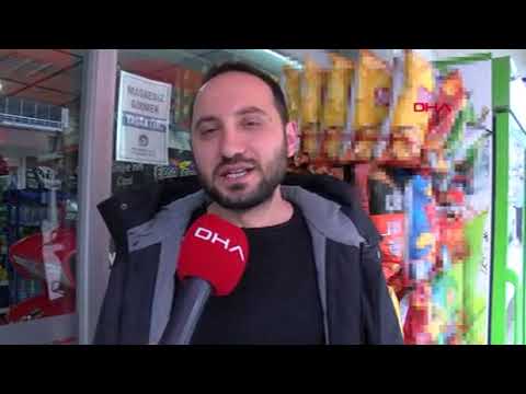 Fırtınada Sürüklenen Cips Standının Peşinden Koştu