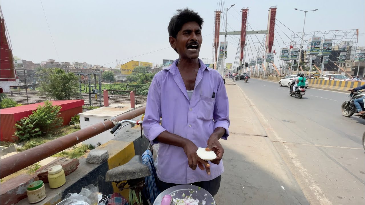 Bihar's Most Talented Singer Selling Idli | Street Food - YouTube