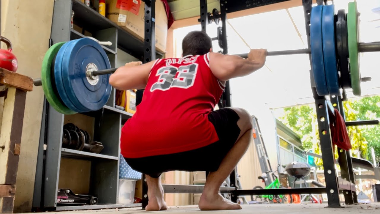 Squat everyday Day 1094: Bare feet, ass to grass - YouTube