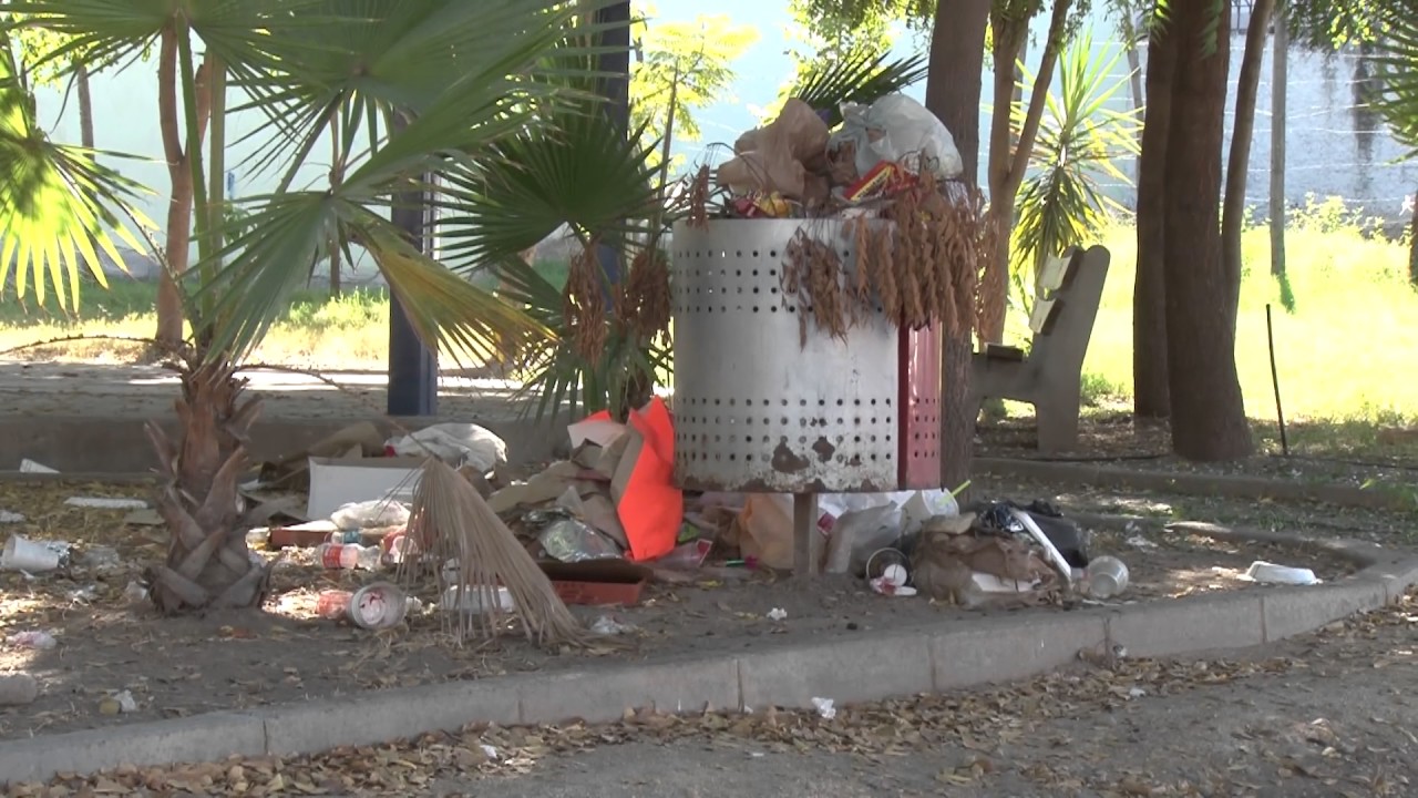 Parque lleno de basura - YouTube