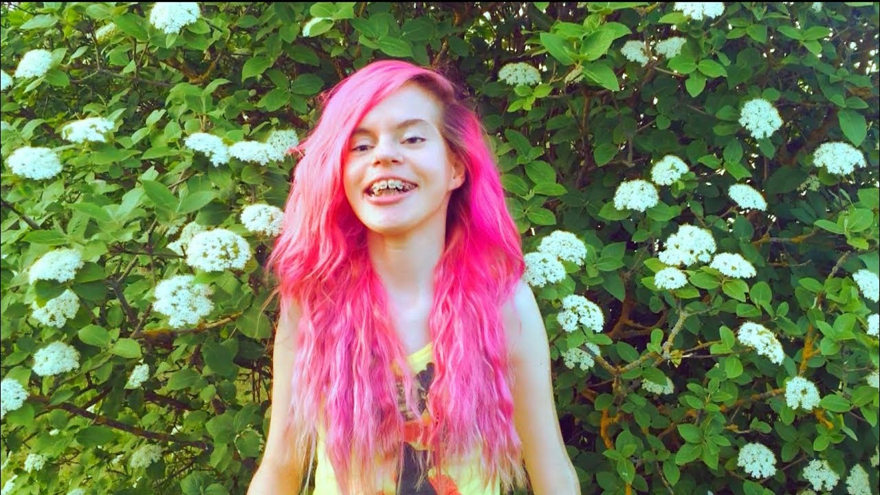 SISLEY - YOUNG (OFFICIAL MUSIC VIDEO) | thecakeissisley - YouTube