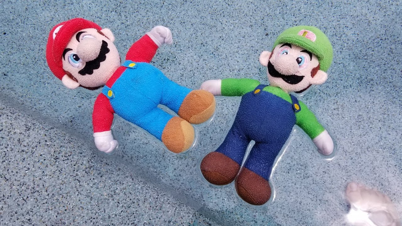 Mario & Luigi Go Swimming - YouTube