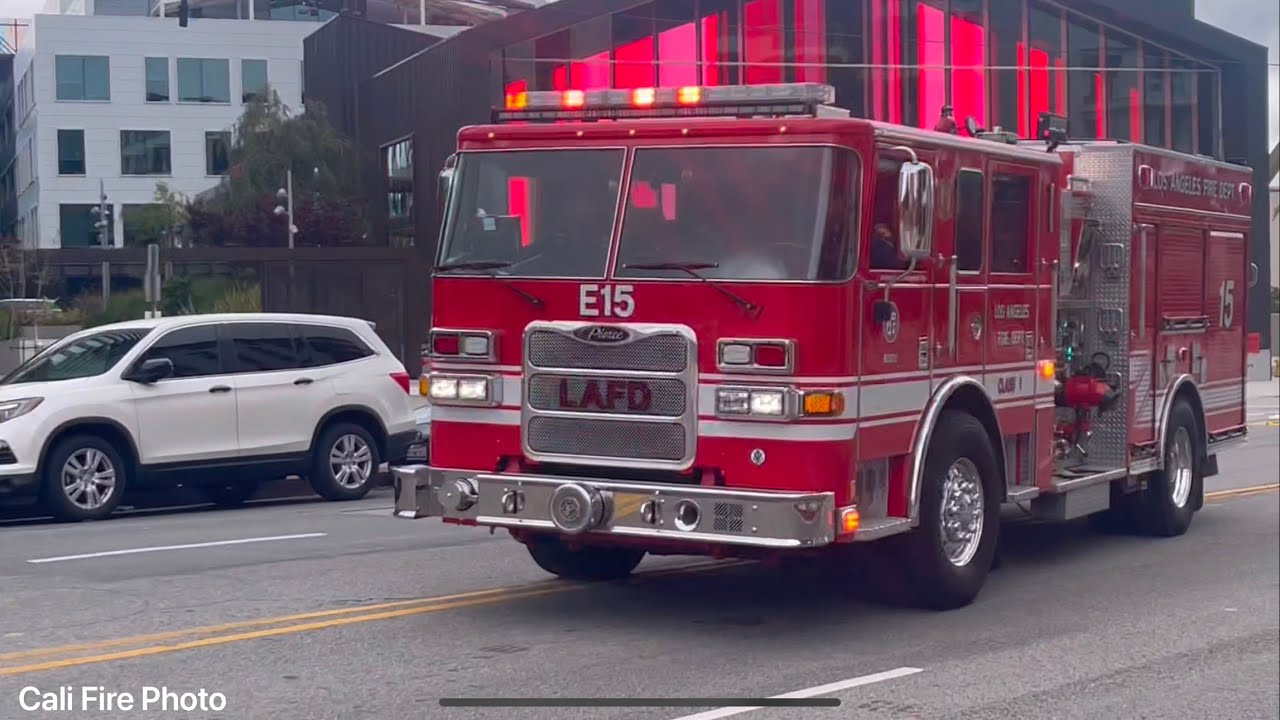 LAFD Engine 15 Responding In Station 27s First Due - YouTube