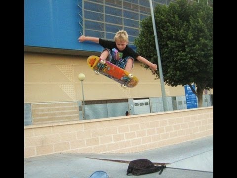 Skateboarder Schaeffer McLean 6 years old - YouTube