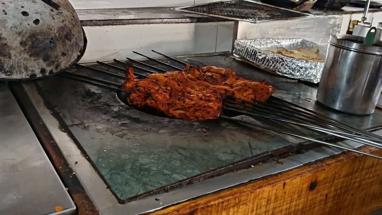 Rishu Tandoori Chef is live chicken tandoori recipe #food #hotelchef # ...