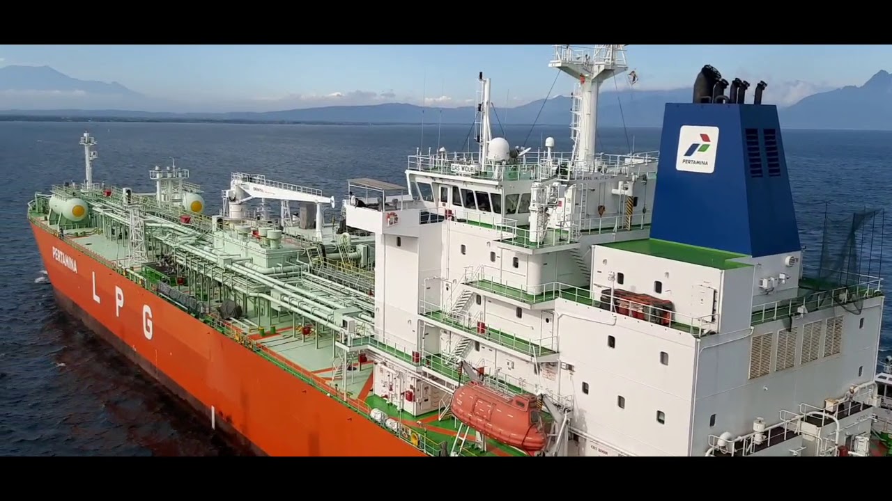 LPG Tanker Pertamina STS Gas Widuri and Pertamina Gas 1 at Kalbut - YouTube
