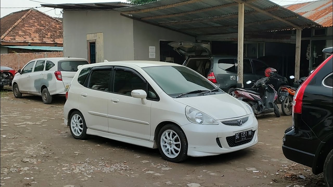 HONDA JAZZ VTEC ROCKS2 AT 2007 WARNA PUTIH RARE - YouTube