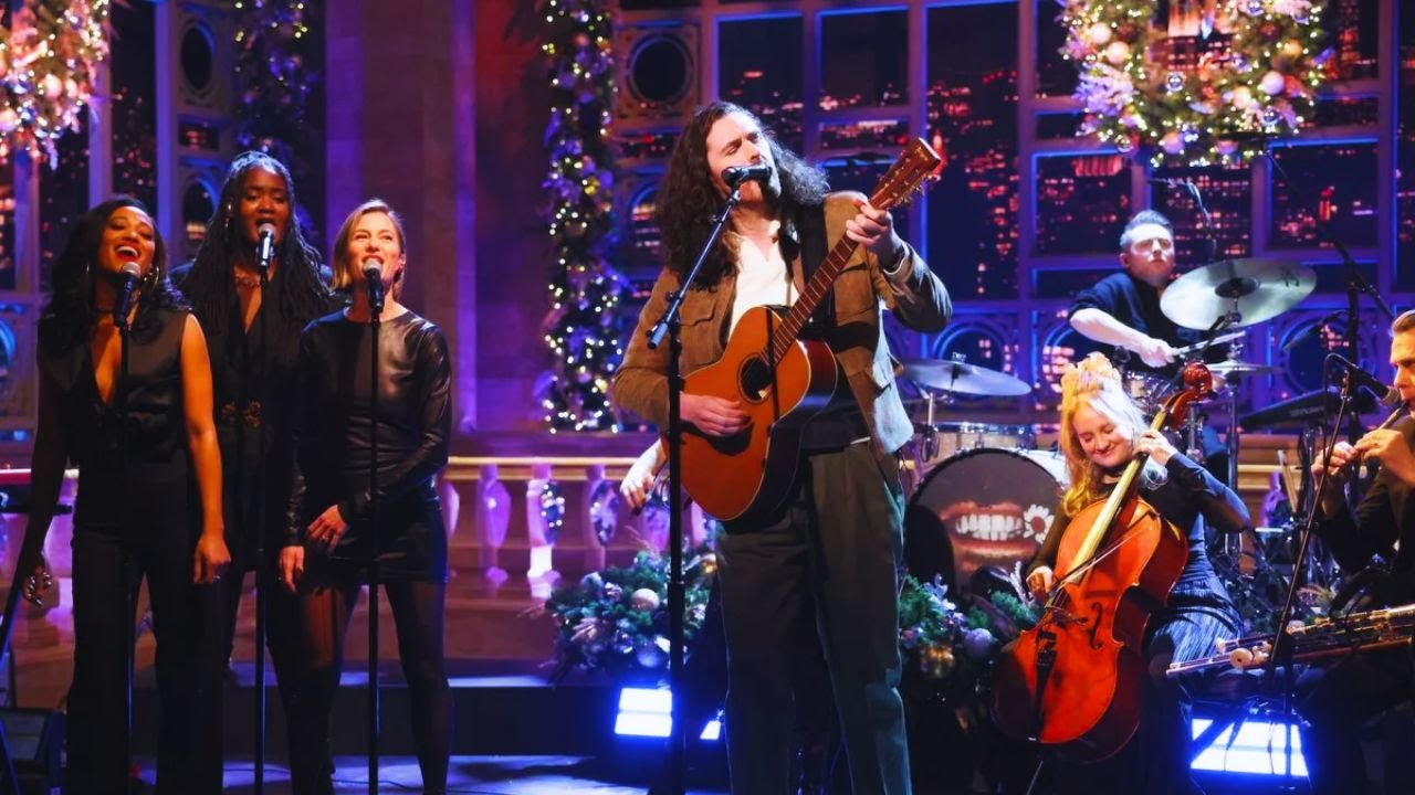 Hozier Brings the House Down with Emotional 'Fairytale of New York ...