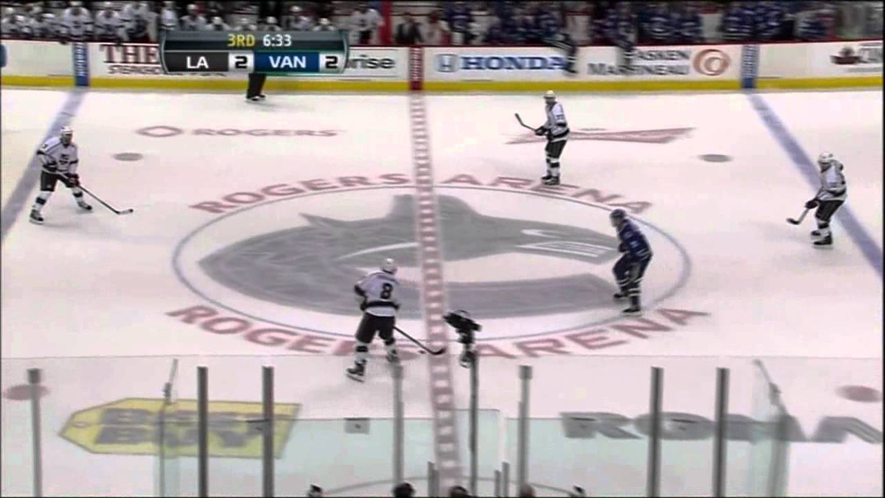 Henrik Sedin half gainer dive. Los Angeles Kings vs Vancouver Canucks 4 ...