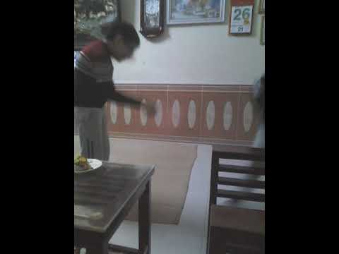 2anh en danh nhau nhu cho voi meo vay hjhi