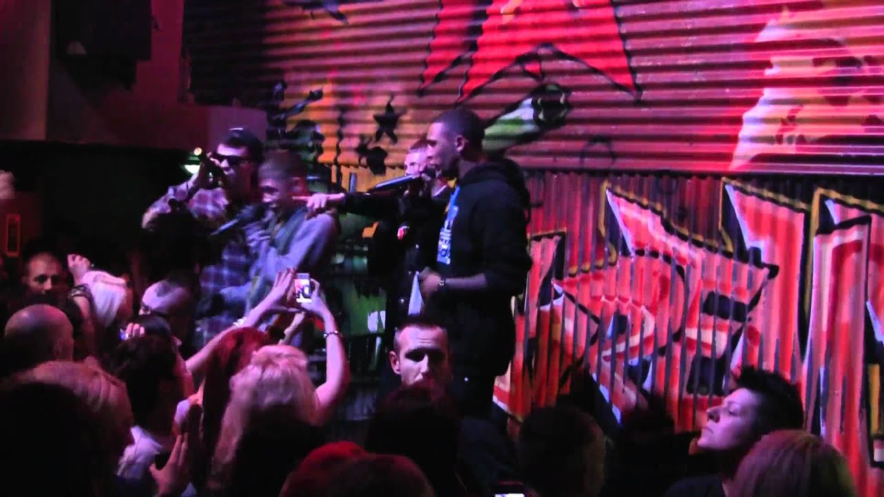 THE MEND - Kremlin Belfast - Changes (The Way It Is).mp4 - YouTube