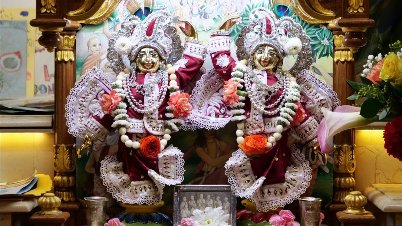 Sandhya Arati | Gaura Arati at ISKCON-London - YouTube