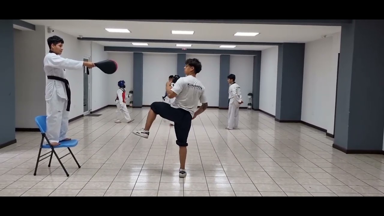 TUTORIAL DE PATADA 360 KICK 360🔥🔥 - YouTube