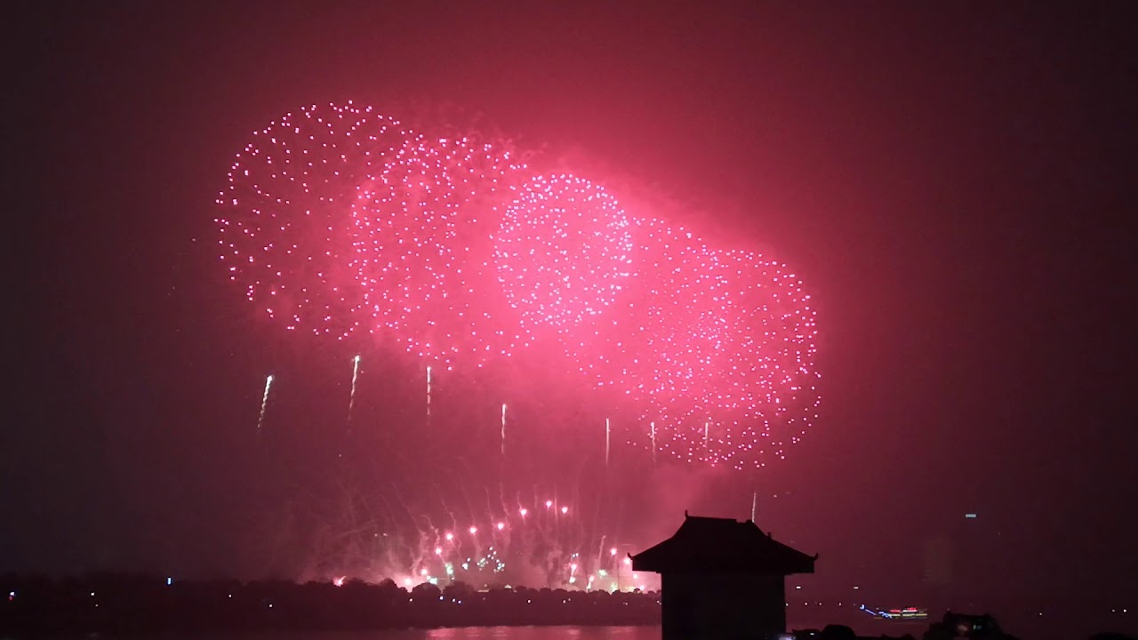 The beautiful fireworks in China - YouTube