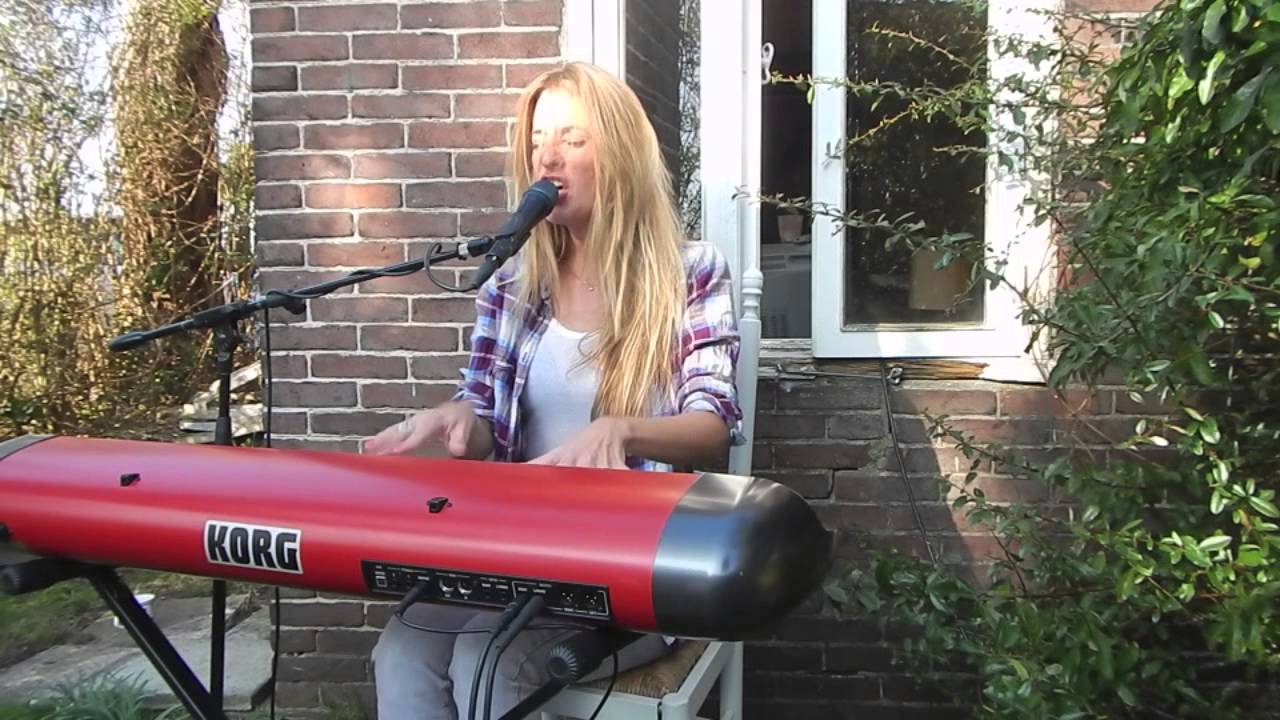 Kim de Boer - SUPERSTITION - YouTube