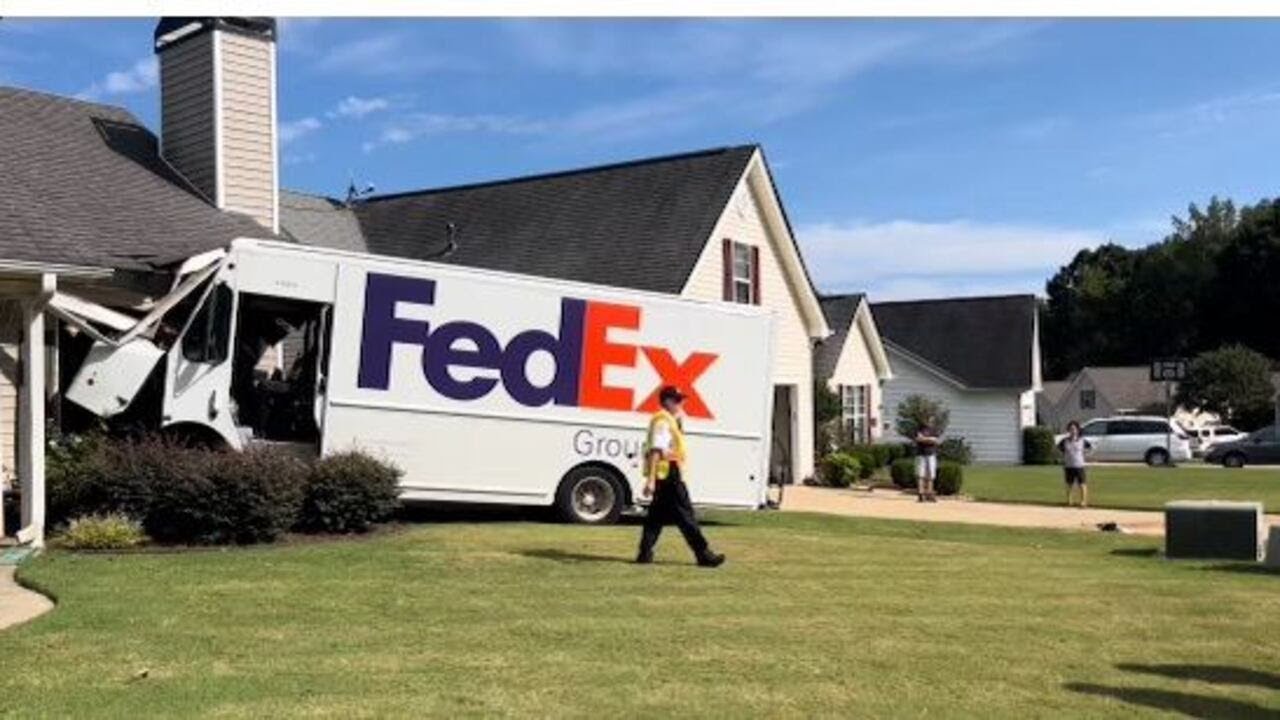 FedEx truck removed from Gwinnett County home after crashing - YouTube