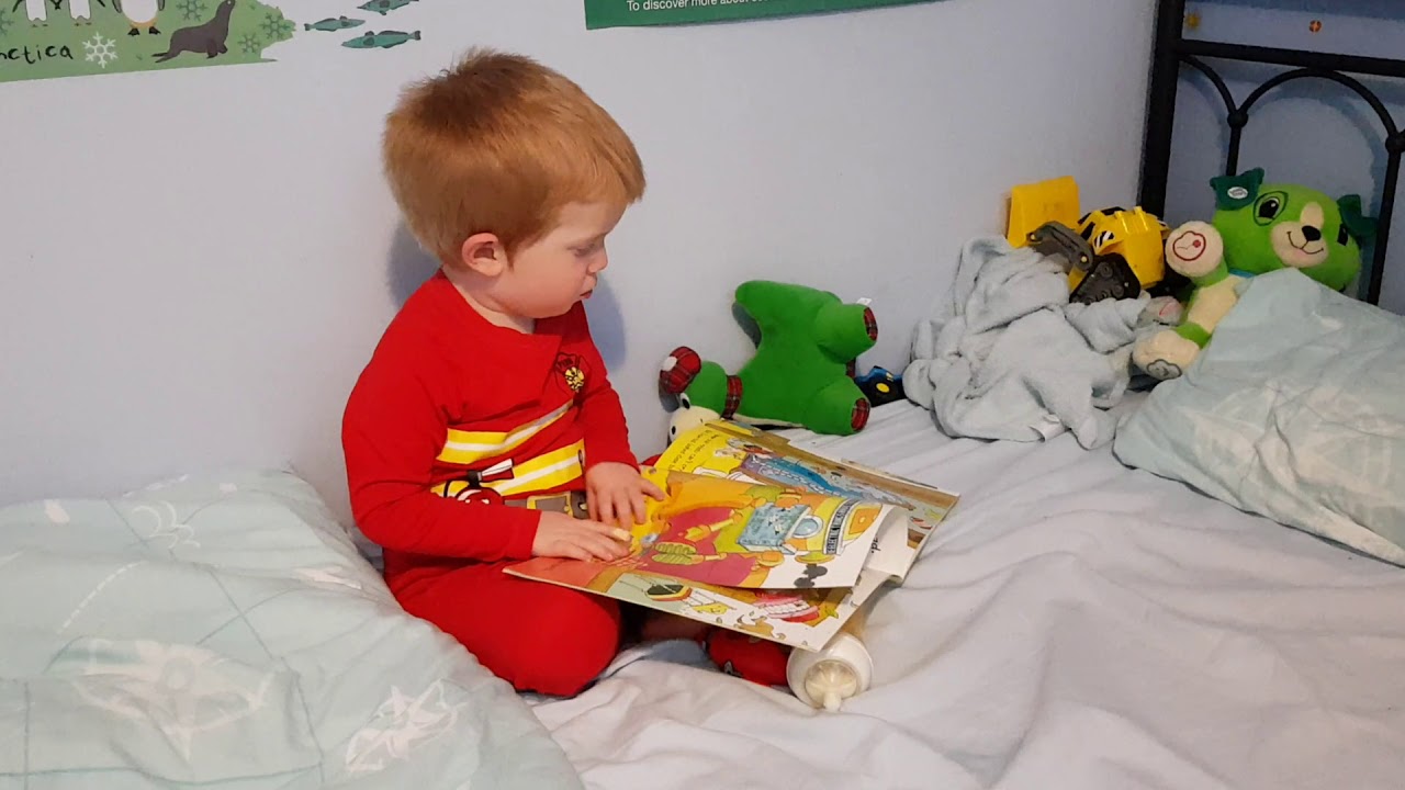 T reads Robot Rumpus! by Sean Taylor and Ross Collins! - YouTube